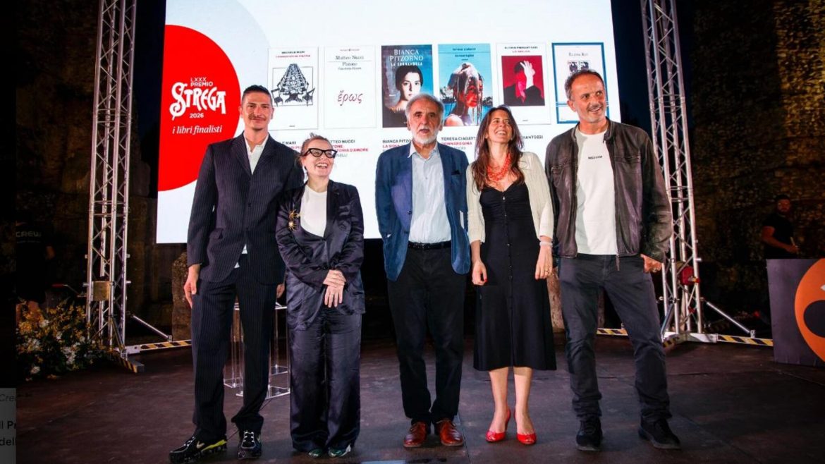 Premio Strega, ecco i finalisti: alla prima votazione Michele Mari ...